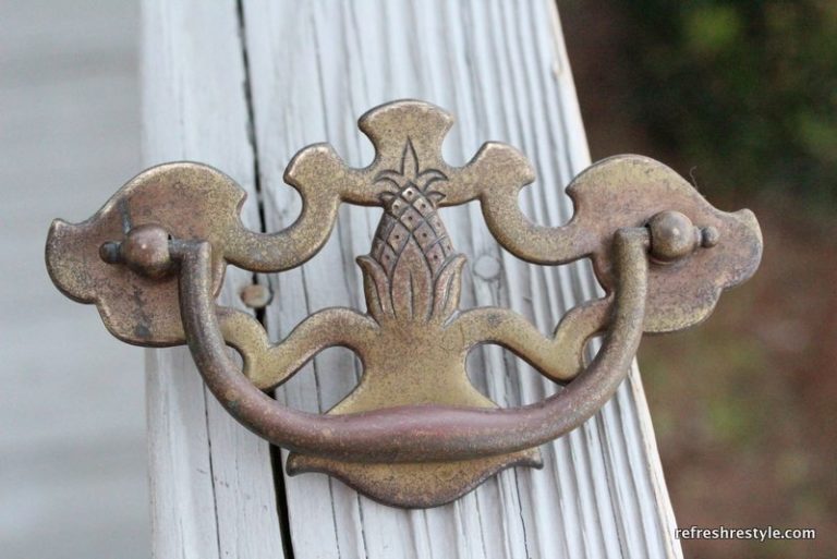 How to Spray Paint Hardware - Refresh Restyle