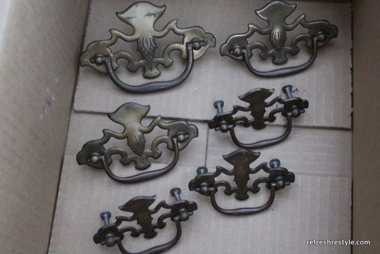 How to Spray Paint Hardware - Refresh Restyle