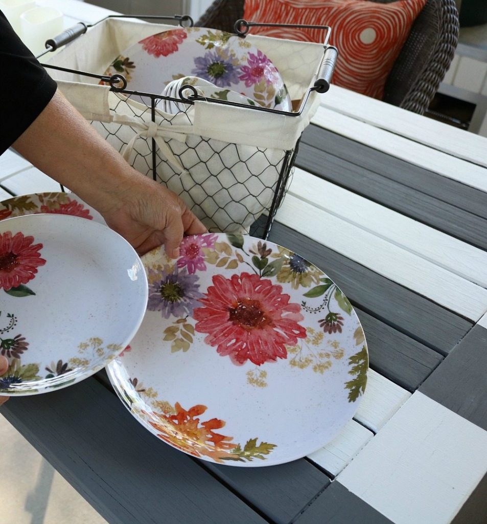 Sleek & Comfy Outdoor Dining - Refresh Restyle