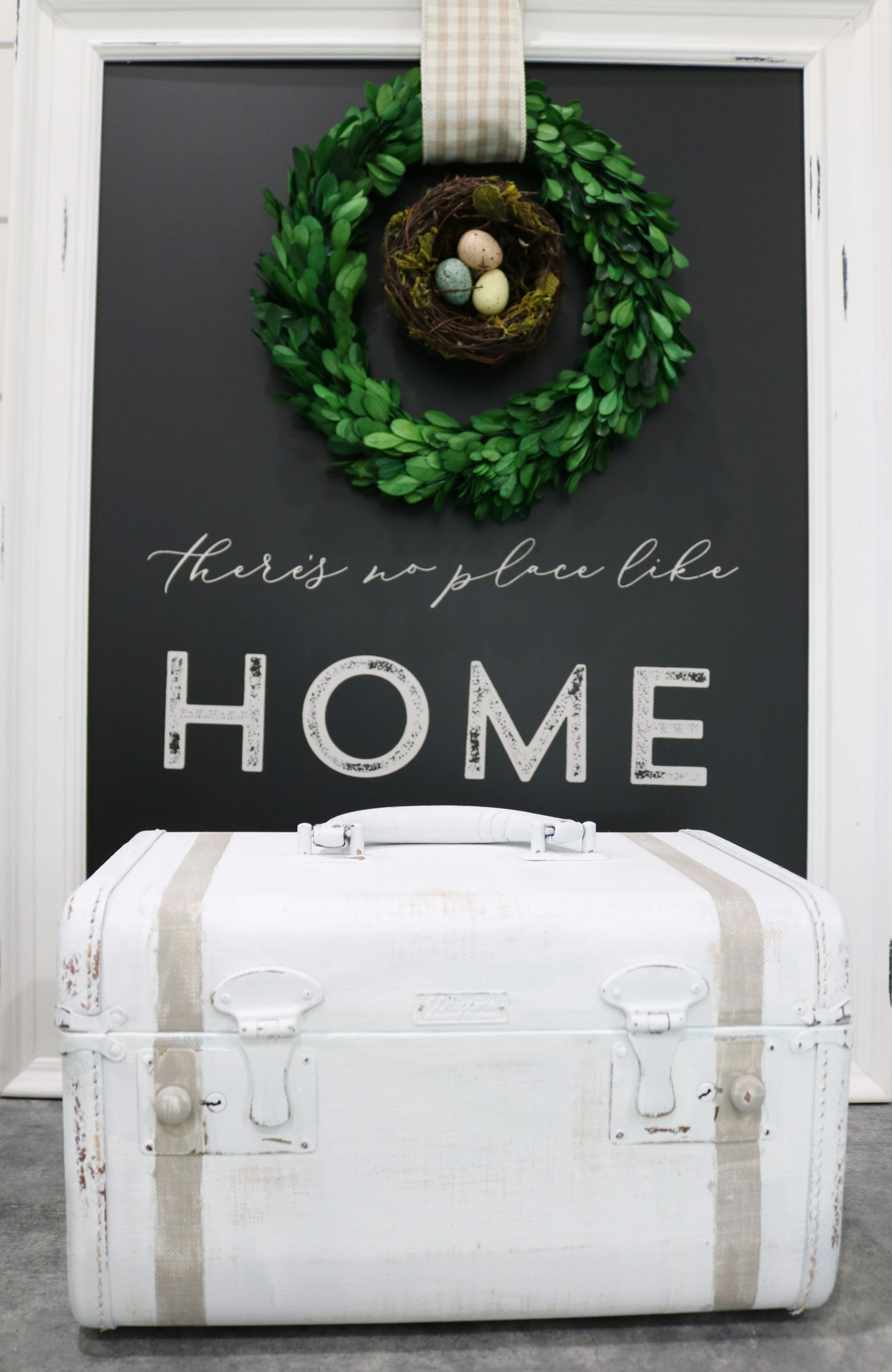 Vintage Train Case Makeover- Old Makeup Case | Refresh Restyle